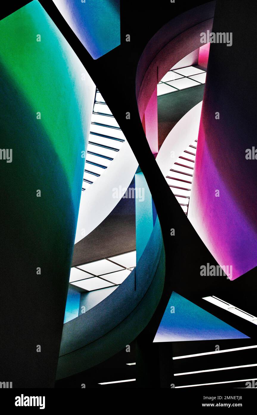 Photomontage, pillar and light incidence in the Pinakothek der Moderne ...