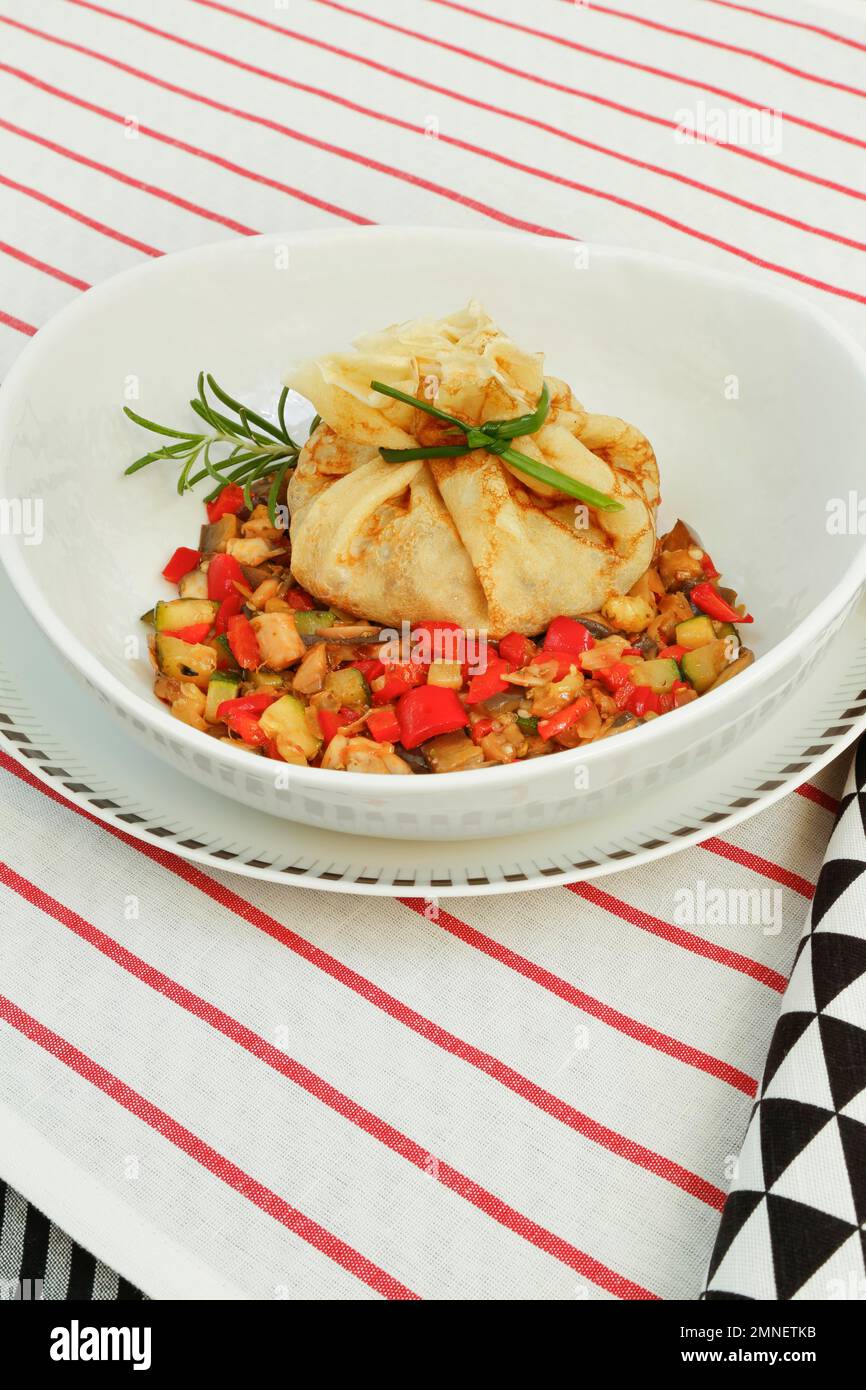Swabian cuisine vegetarian, surprise Flaedle with vegetables on plate ...