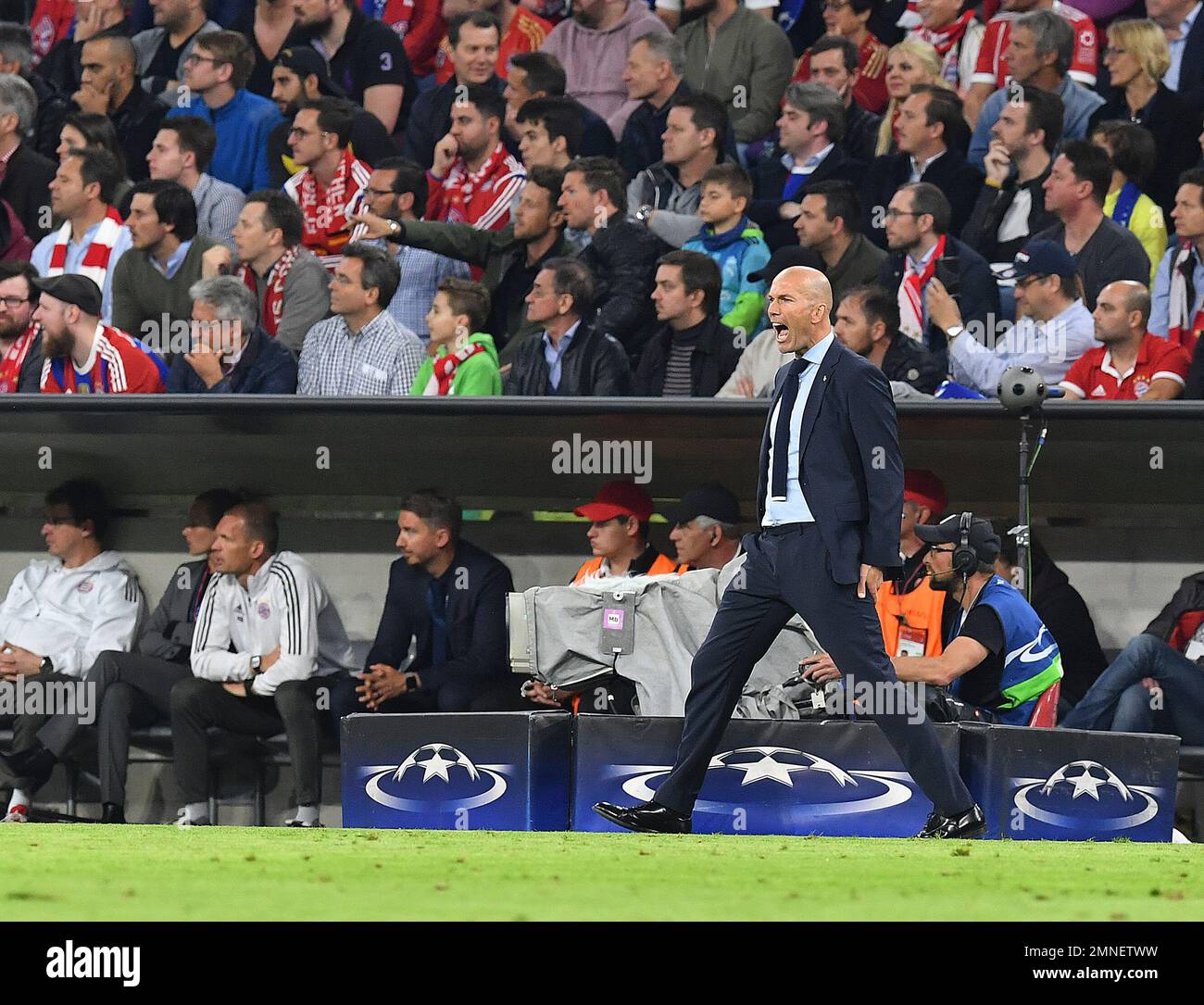 Real Madrid coach Zinedine Zidane shouts during the semifinal first leg ...