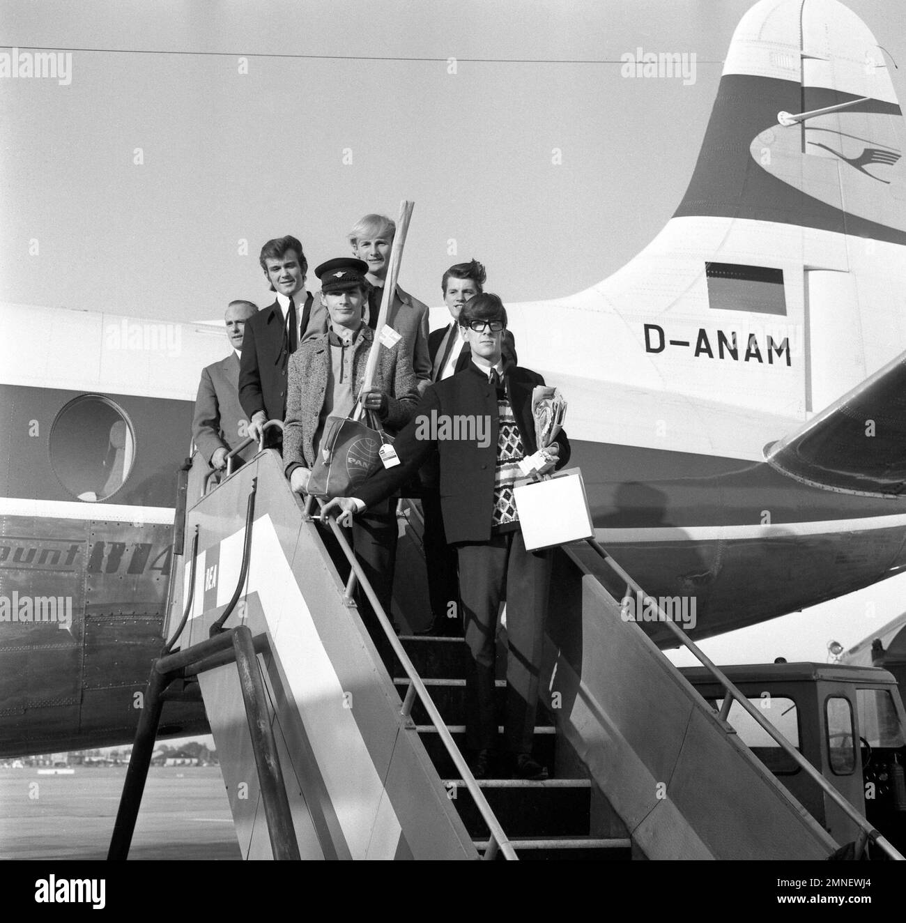 The Liverpool pop group The Undertakers on arrival at London airport ...