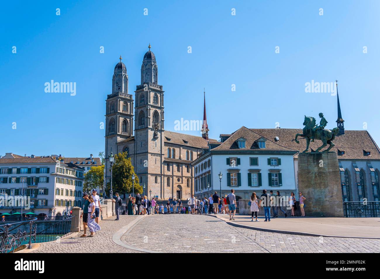 Muensterbruecke and Grossmuenster, historic bridge over the Limmat, Old ...