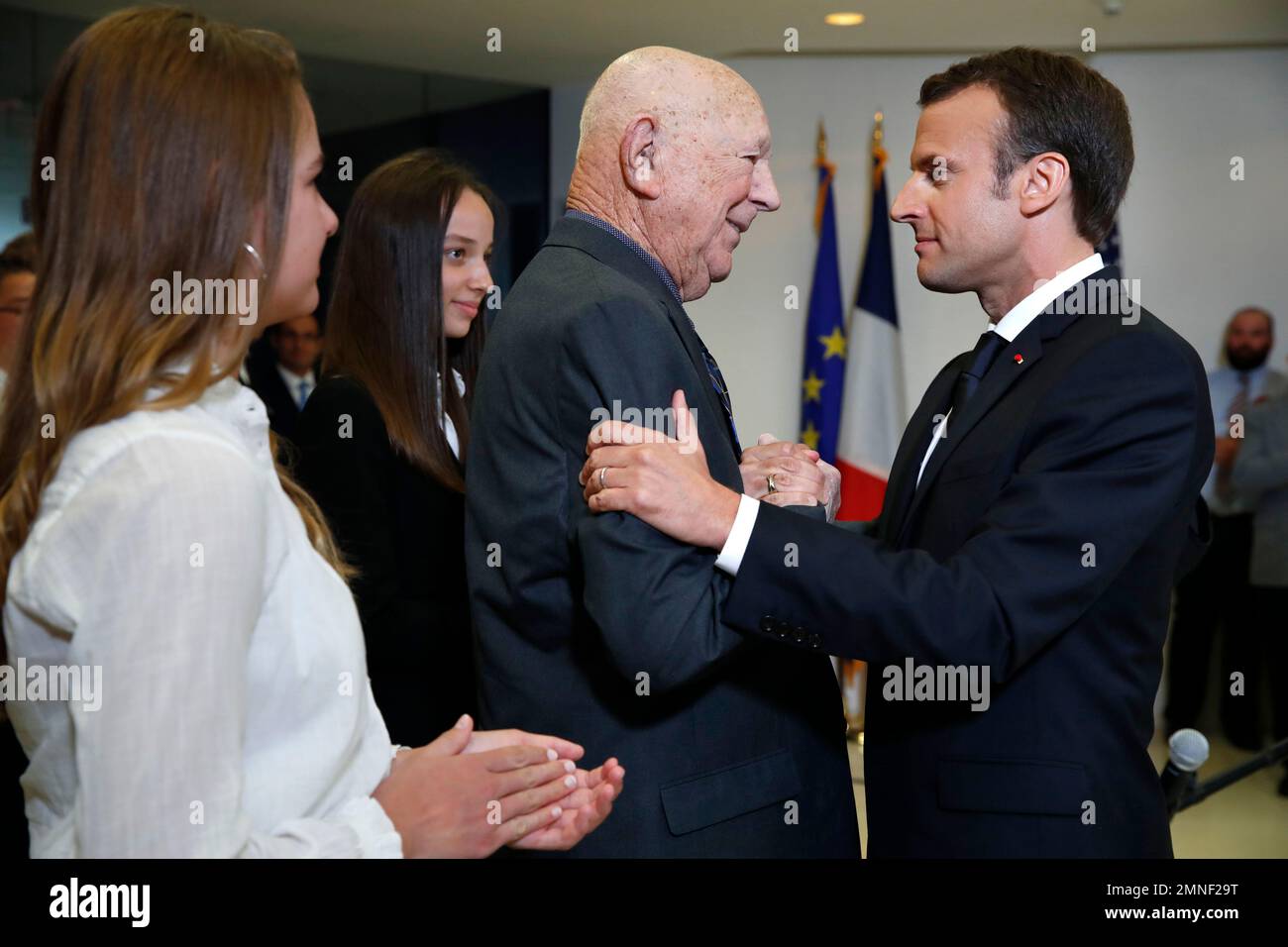 Robert Ewald, 92, of Suffolk, Va., center, who is a WWII Army Veteran ...