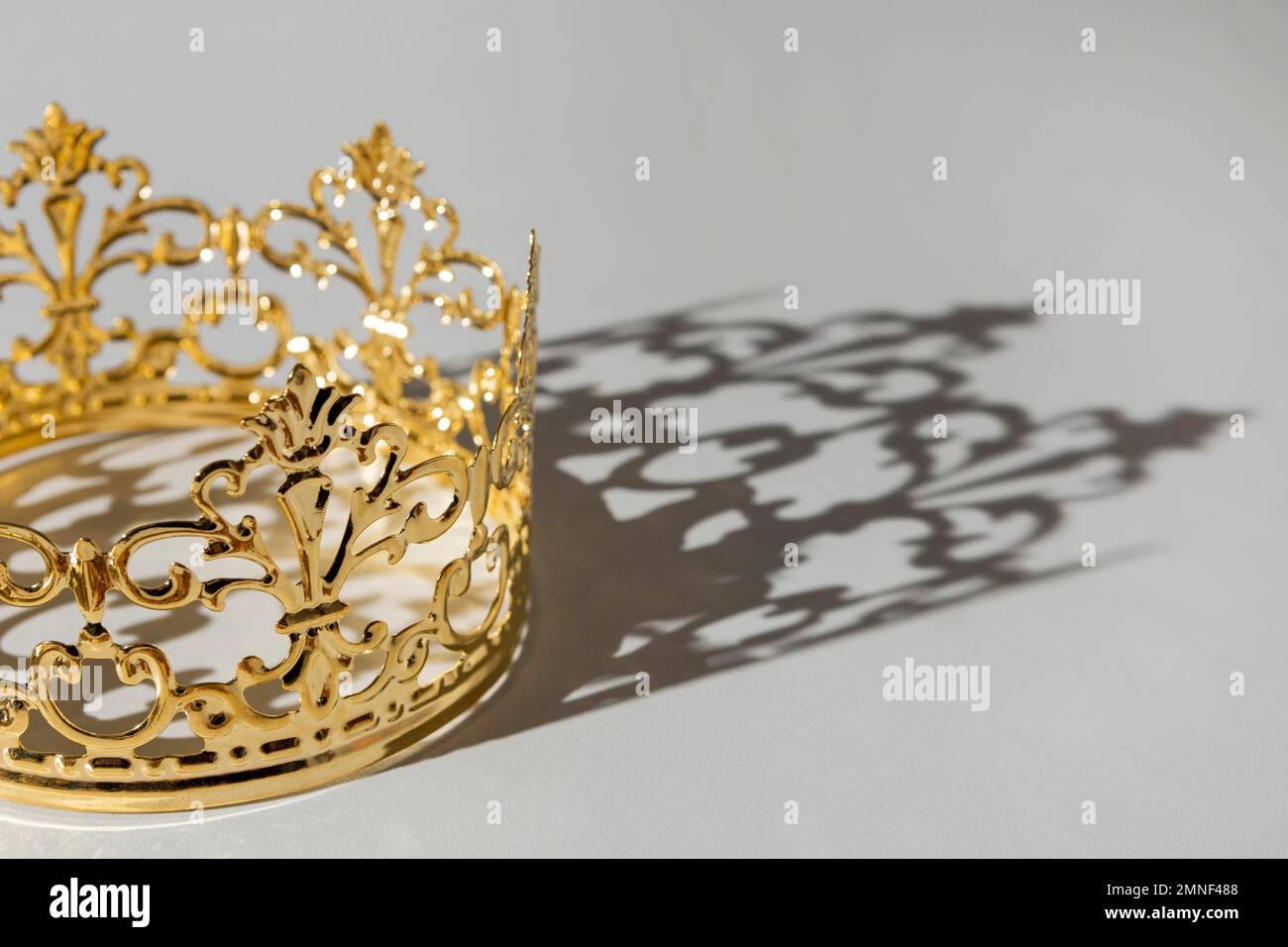 Golden beautiful crown hi-res stock photography and images - Alamy