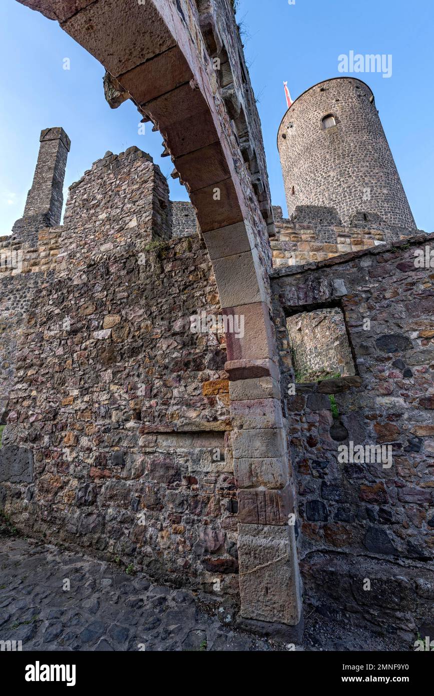 Western keep, castle tower, middle gate with gatehouse of the outer ...