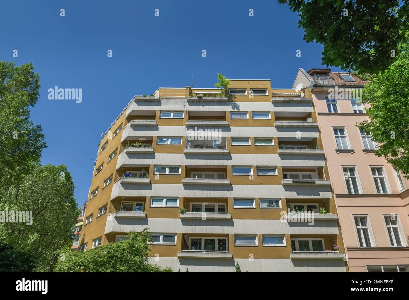 Ugly concrete building hi-res stock photography and images - Alamy
