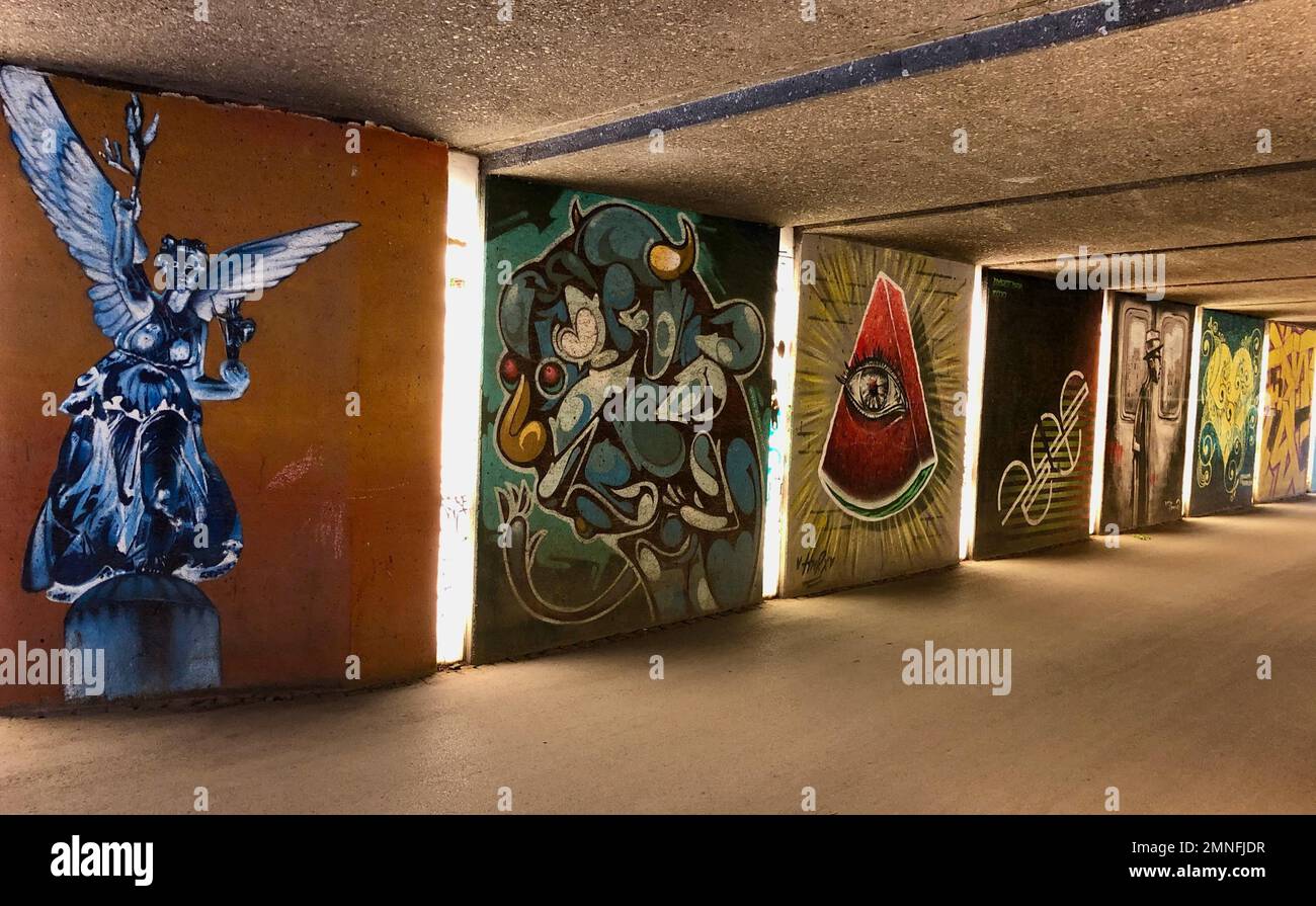 Angel graffiti hi-res stock photography and images - Alamy