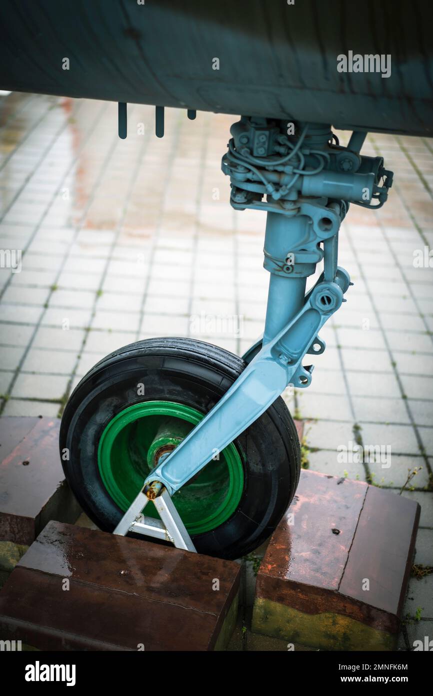 Old chassis airplane close hi-res stock photography and images - Alamy