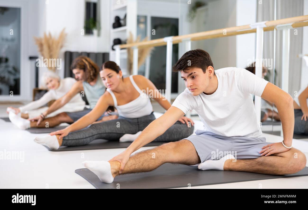 People doing different exercises gym hi-res stock photography and ...