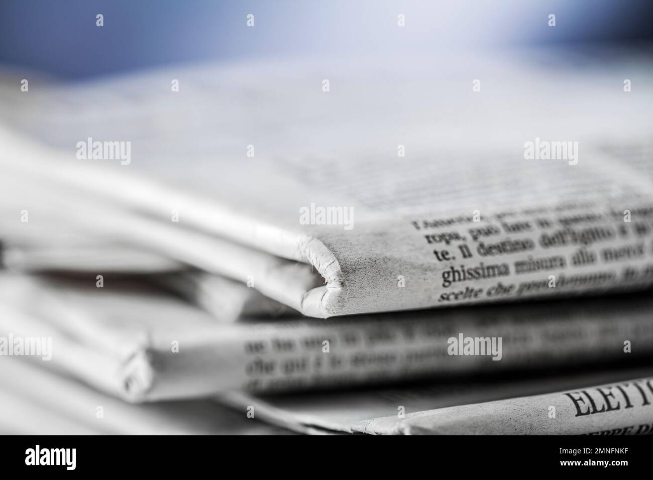 Newspaper article coverage hi-res stock photography and images - Alamy