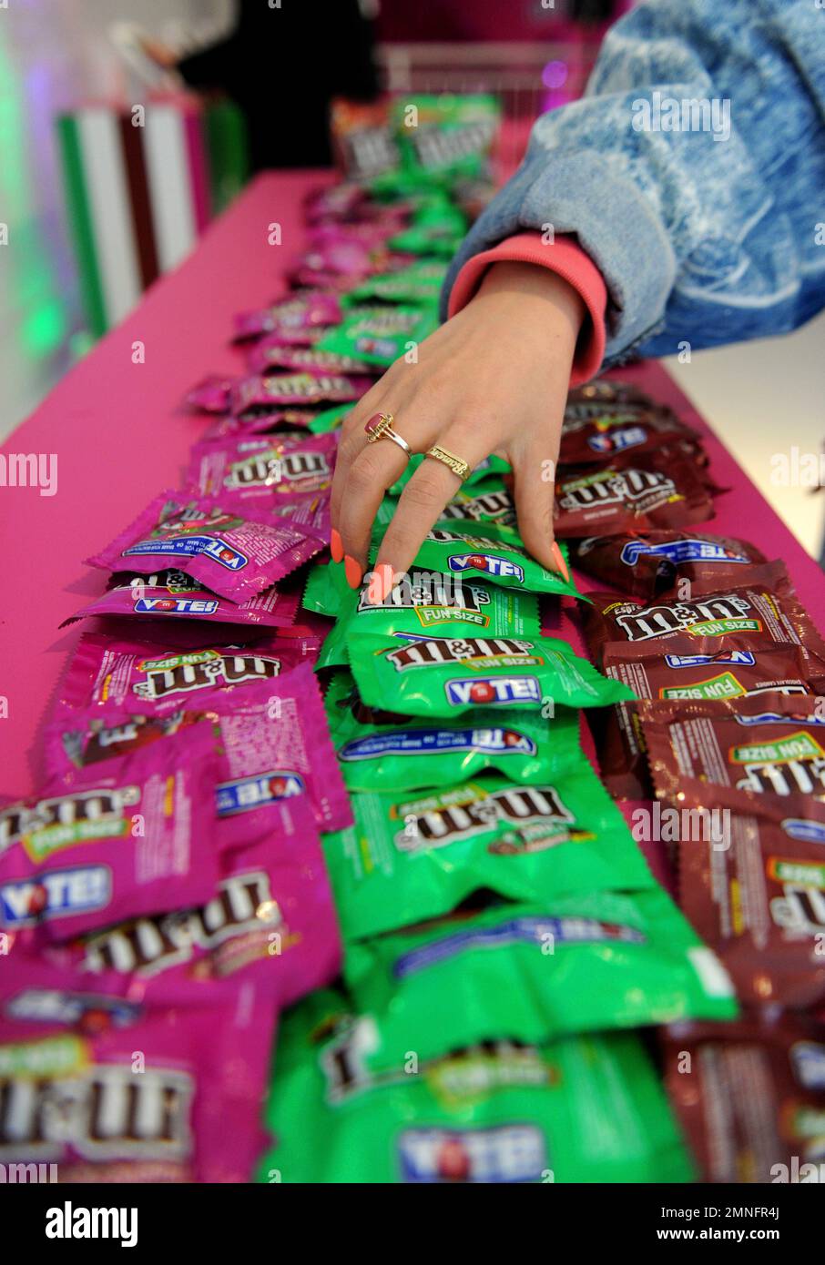 IMAGE DISTRIBUTED FOR MARS WRIGLEY CONFECTIONERY - Guests sample the ...