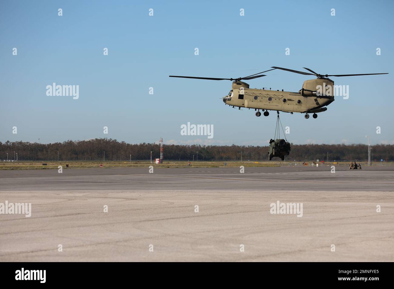 Florida National Guard (FLNG) aviators with the 1-185th Assault ...