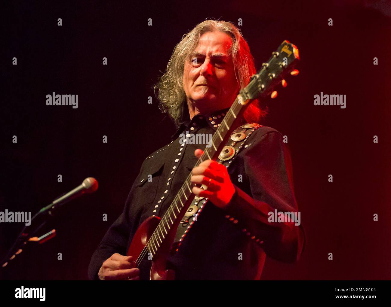Former Boston guitarist Barry Goudreau performs before Joe Perry and ...
