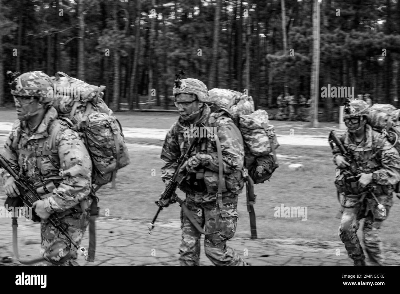Soldiers of Squad 8, representing U.S. Army Cyber Command, conduct hot ...