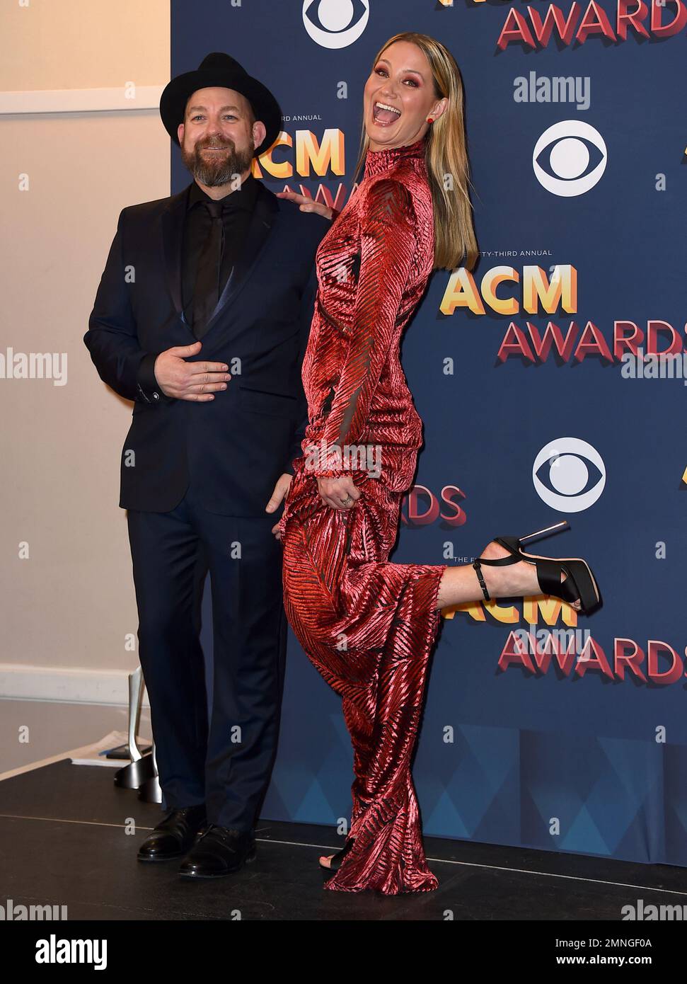 Kristian Bush, left, and Jennifer Nettles pose in the press room at the ...