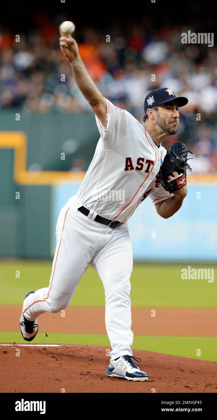 Houston Astros' starting pitcher Justin Verlander throws against the ...