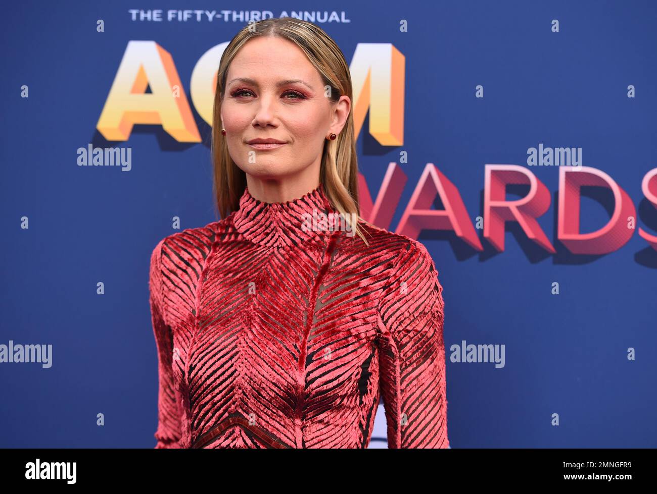 Jennifer Nettles arrives at the 53rd annual Academy of Country Music ...