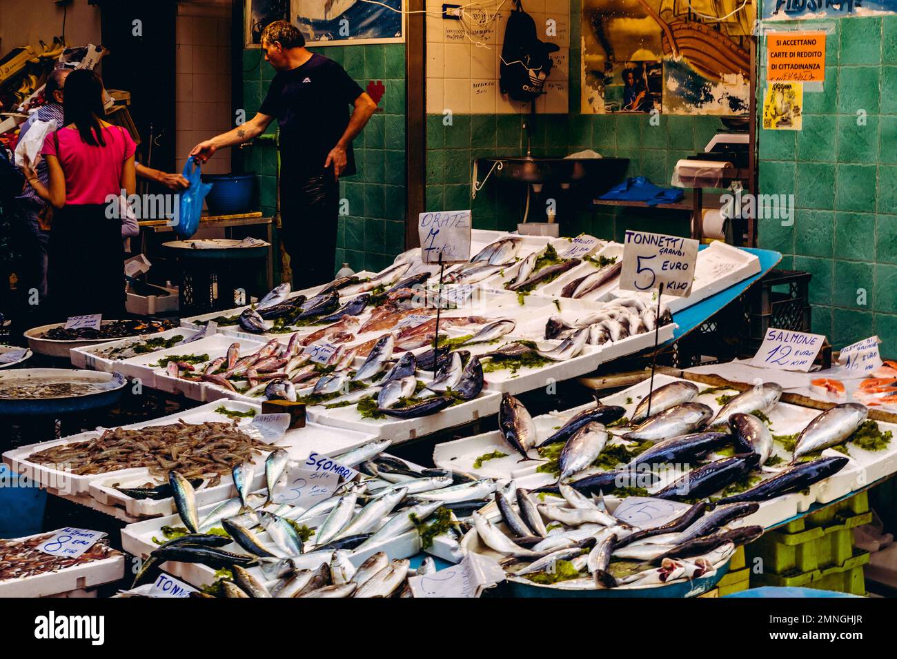 Food pesce hi-res stock photography and images - Alamy