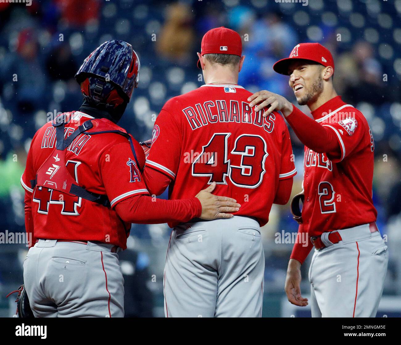 Los Angeles Angels starting pitcher Garrett Richards (43) talks with ...
