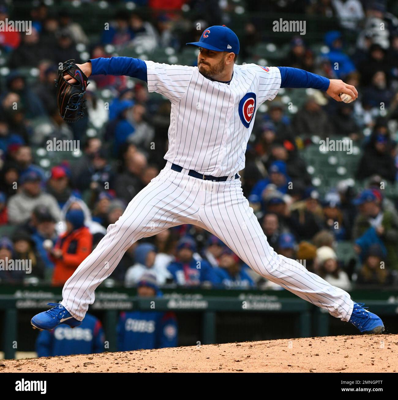 Chicago Cubs relief pitcher Brian Duensing (32) delivers during the ...