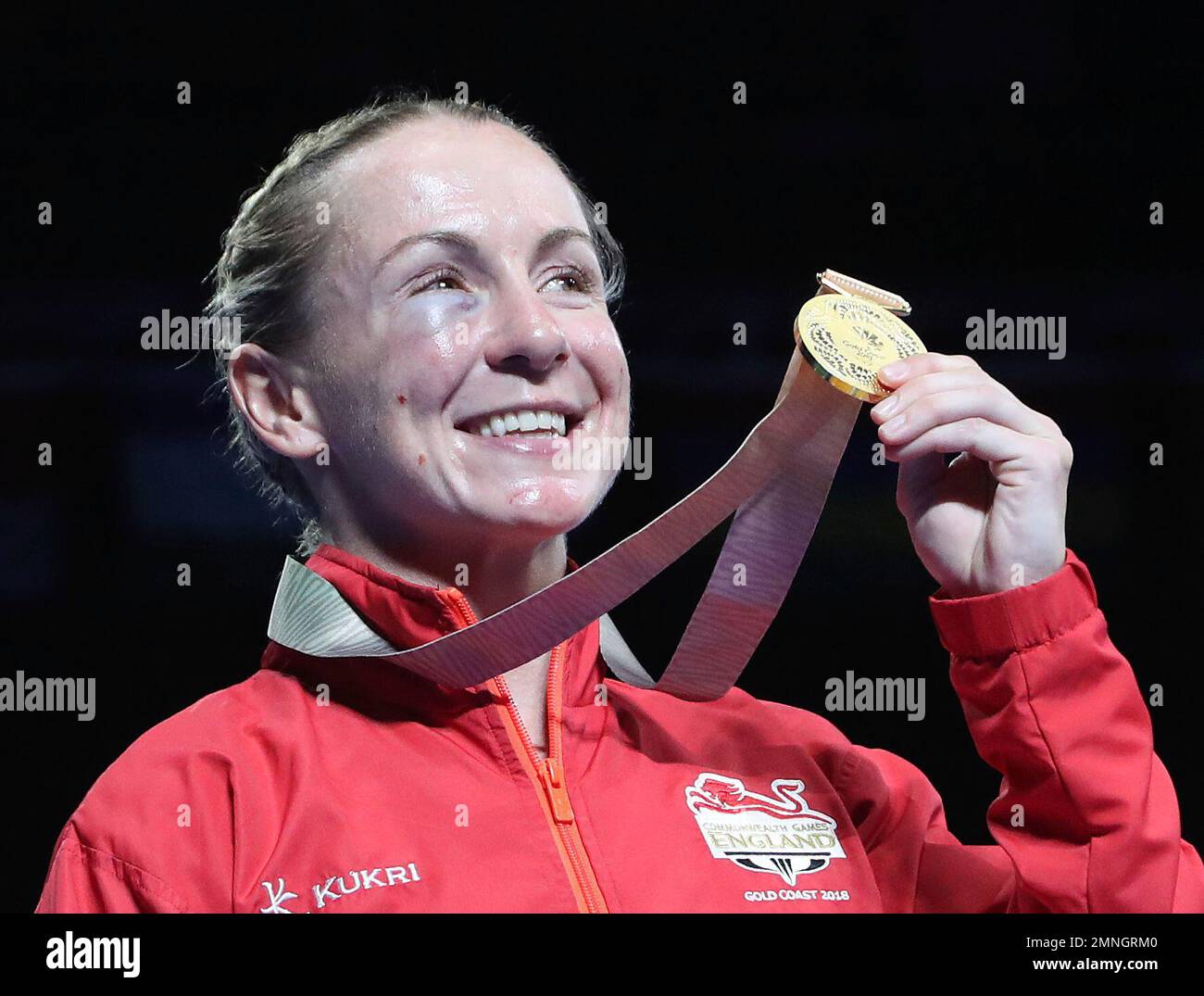 England's Lisa Whiteside holds up her boxing gold medal for the women's ...