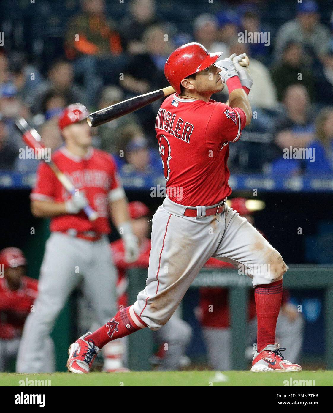 Los Angeles Angels' Ian Kinsler hits a sacrifice fly for the go-ahead ...