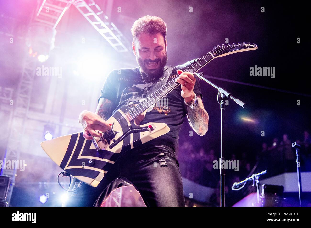Jason Hook performs with The Stowaways on board the Carnival Magic ...