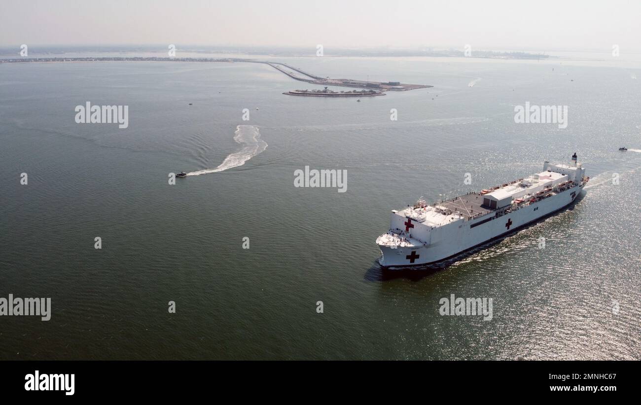 The Military Sealift Command hospital ship USNS Comfort (T-AH 20 ...