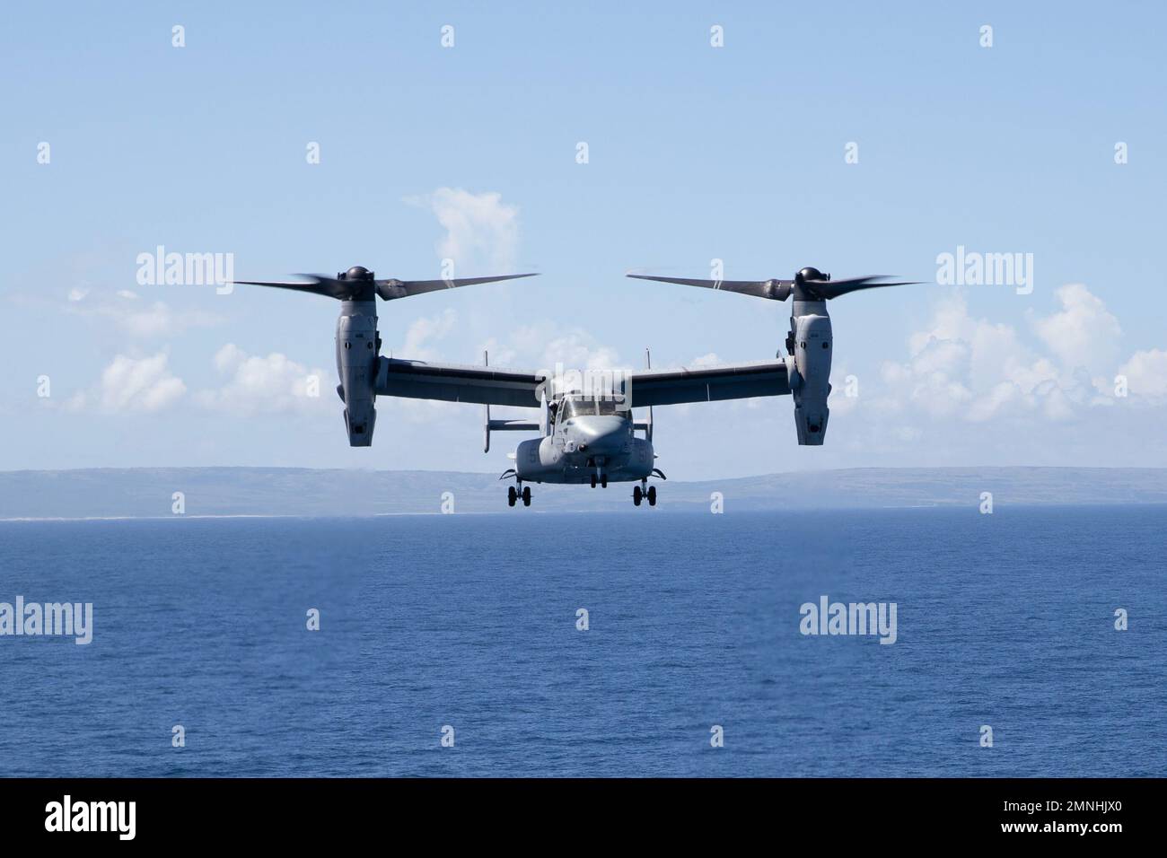 221004-N-IL330-1196 PHILIPPINE SEA (Oct. 4, 2022) – An MV-22 Osprey ...