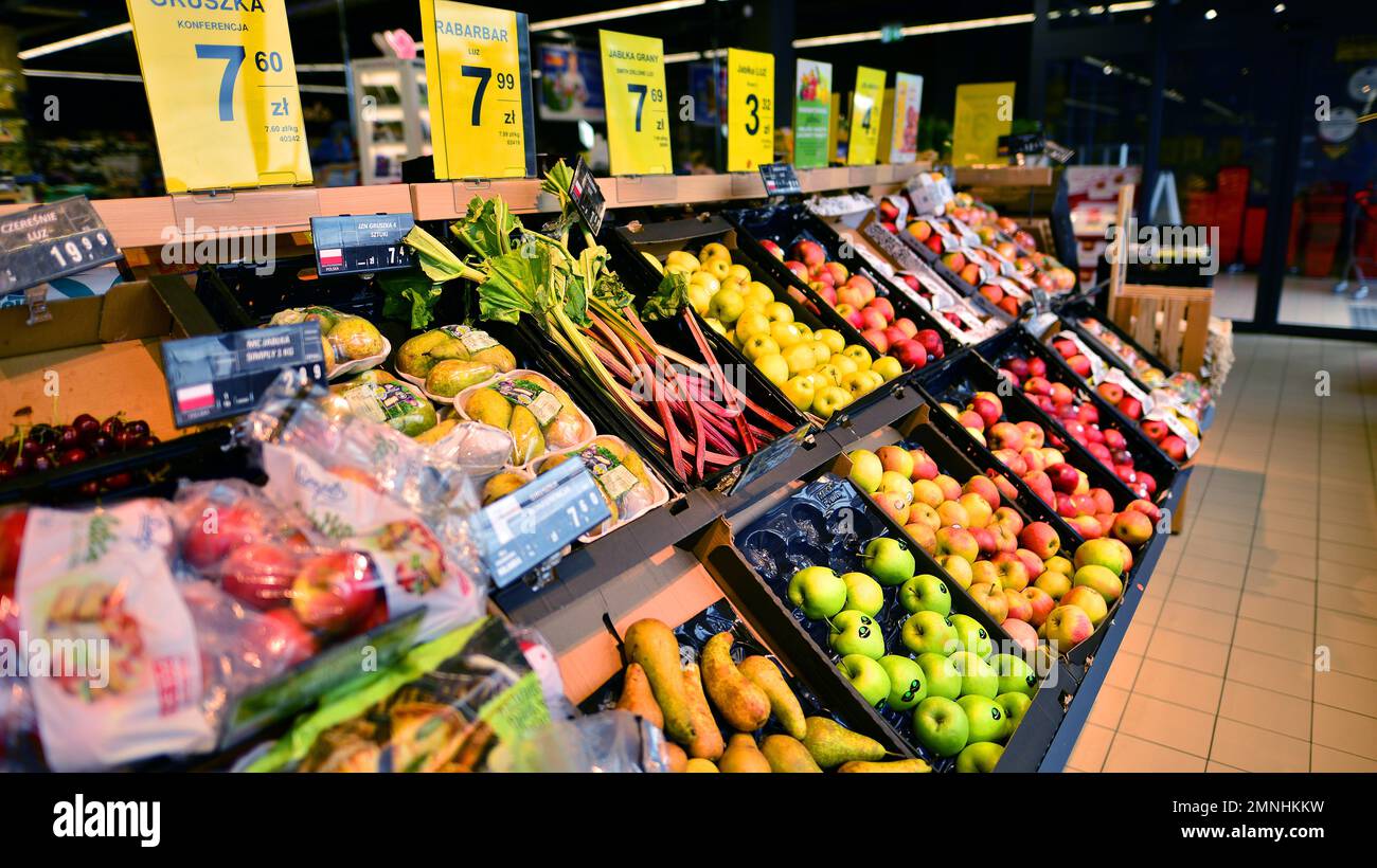 Carrefour supermarket interior shoppers hi-res stock photography and ...