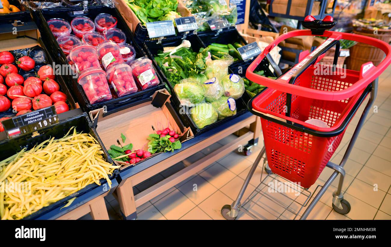 Carrefour store shelves hi-res stock photography and images - Alamy