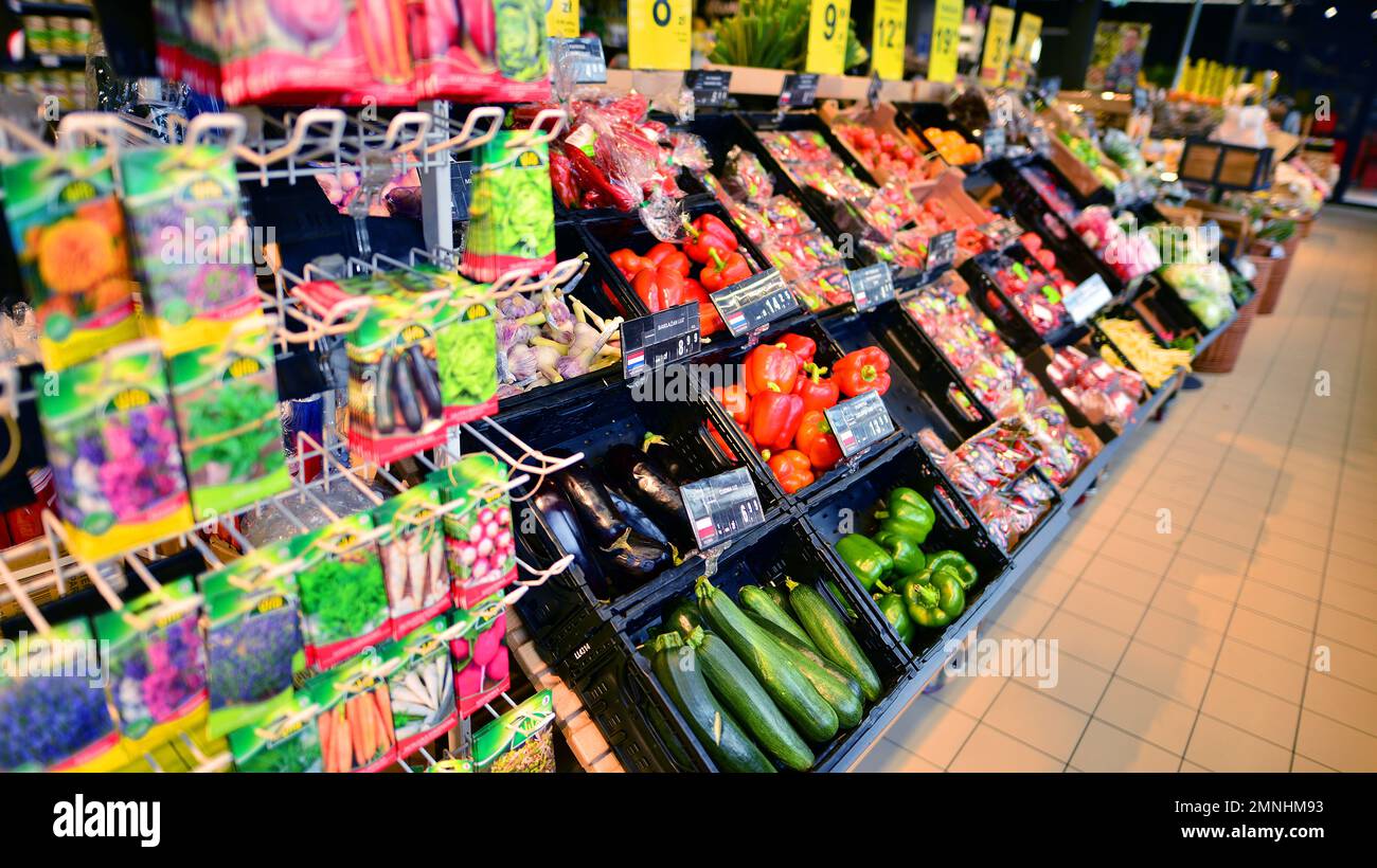Carrefour supermarket interior shoppers hi-res stock photography and ...