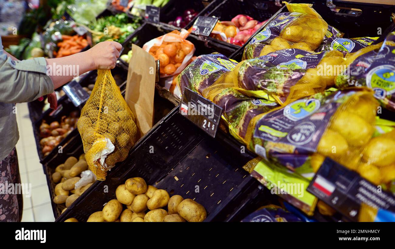 Carrefour supermarket interior shoppers hi-res stock photography and ...