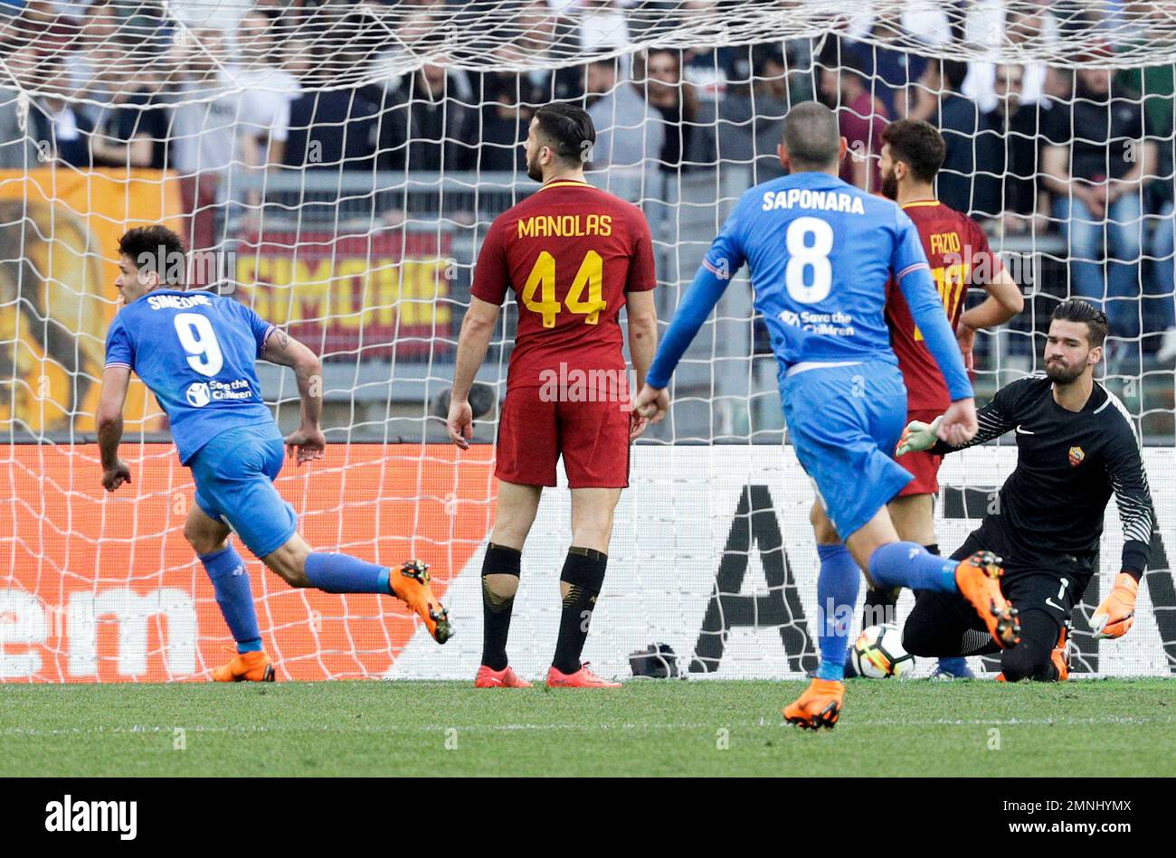 Fiorentina's Giovanni Simone, left, celebrates after he scored during a ...