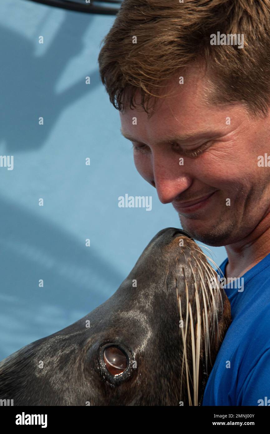 Sea world staff member hi-res stock photography and images - Alamy