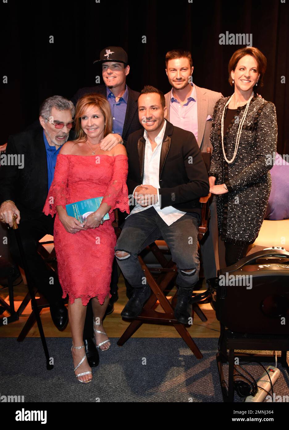 Burt Reynolds, from left, Michelle Hillery, Rob Van Winkle, Howie ...