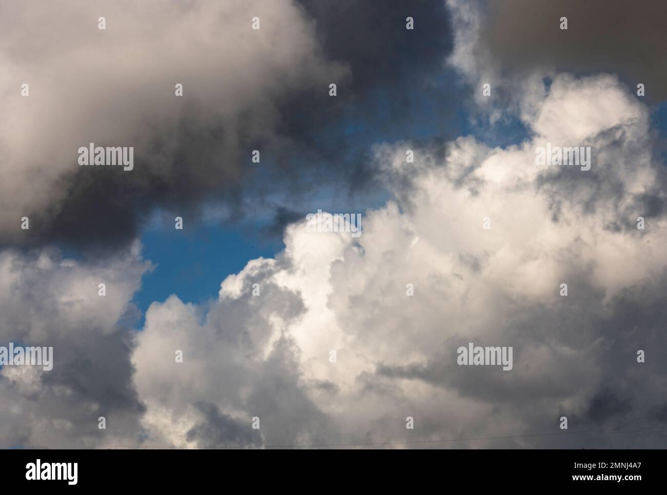 Dramatic storm clouds hi-res stock photography and images - Alamy