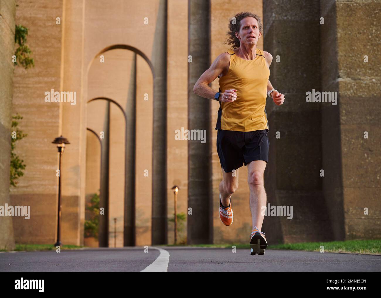 Under bridge hi-res stock photography and images - Alamy