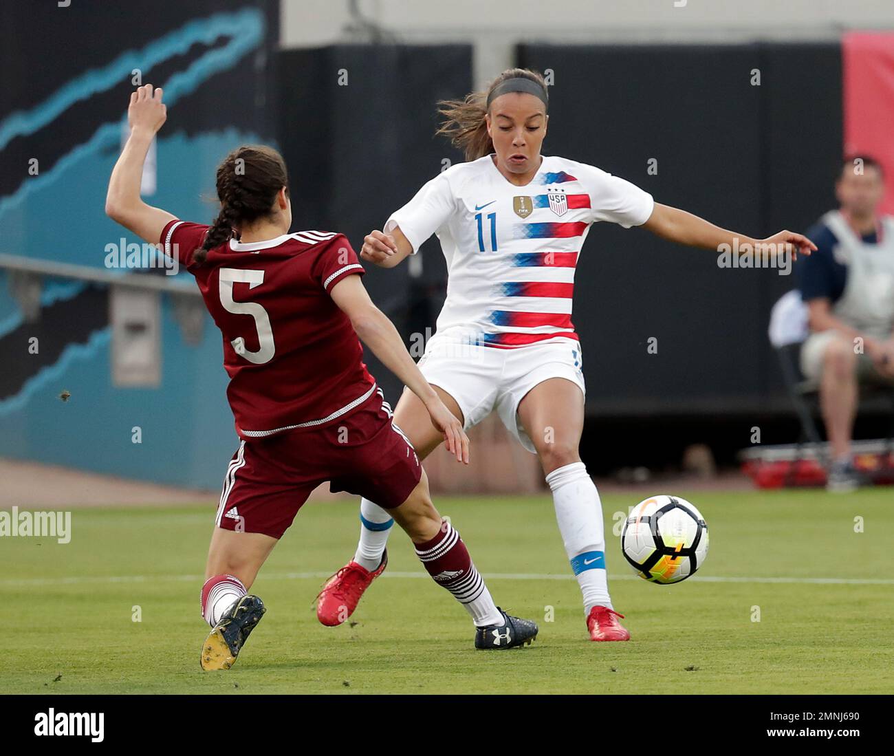 United States' Mallory Pugh (11) tries to get around Mexico's Monica ...