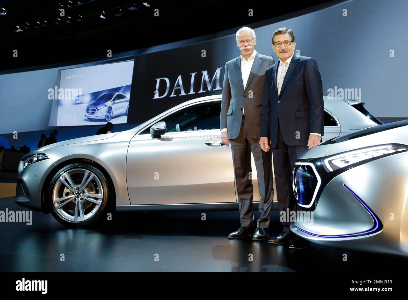 Dieter Zetsche, left, CEO of the Daimler AG, and Manfred Bischoff ...
