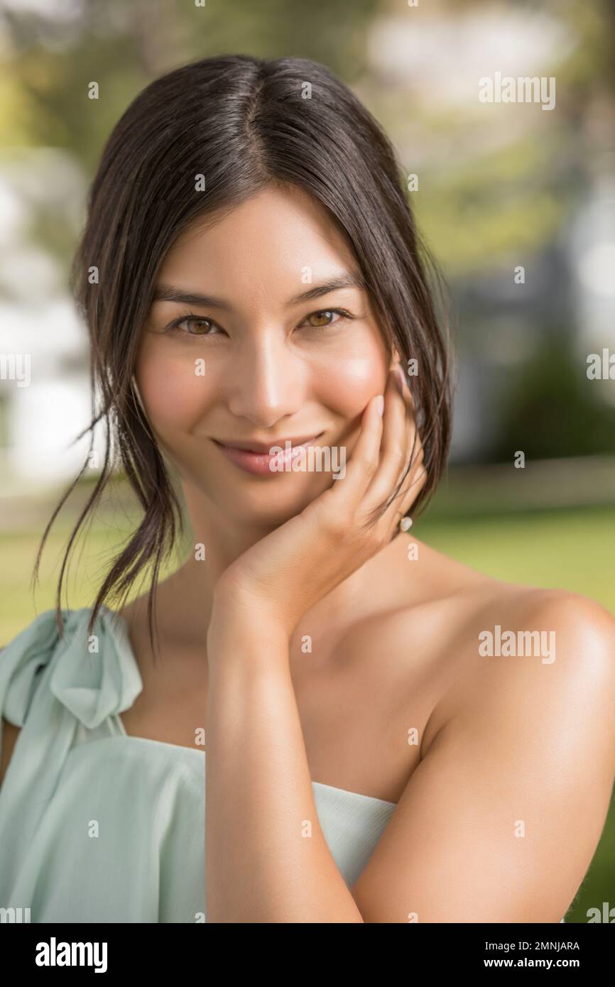 Natural looking black woman hi-res stock photography and images - Alamy