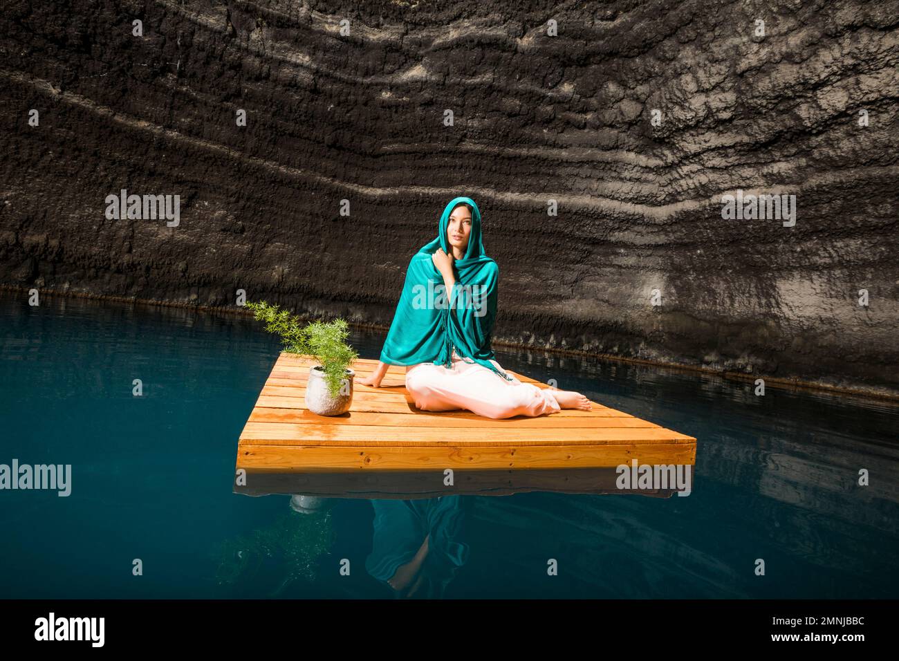 Wooden raft hi-res stock photography and images - Alamy