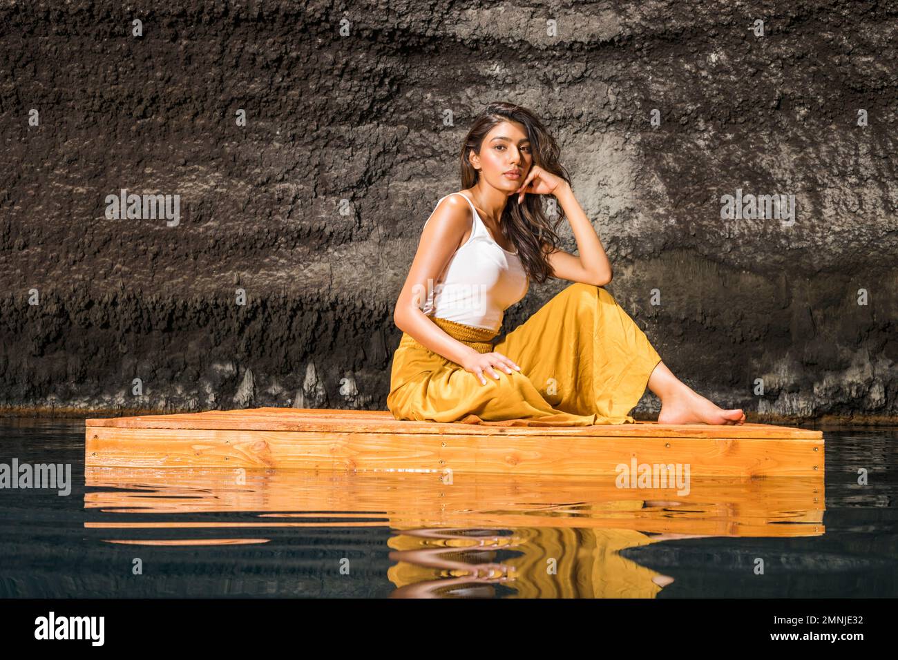 Wooden raft hi-res stock photography and images - Alamy