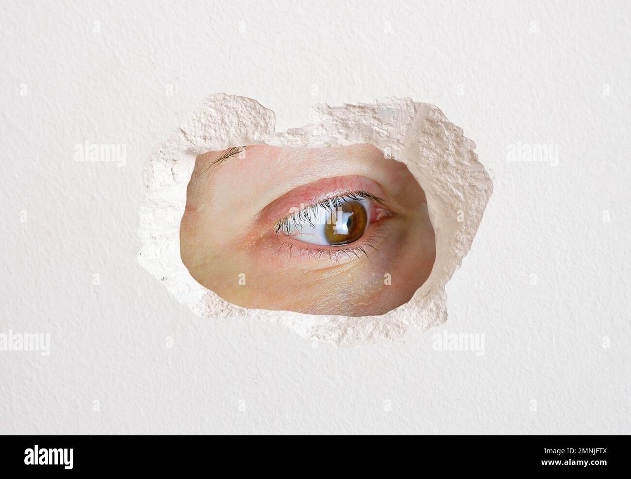 eye looking wall hole close up trapped Stock Photo - Alamy