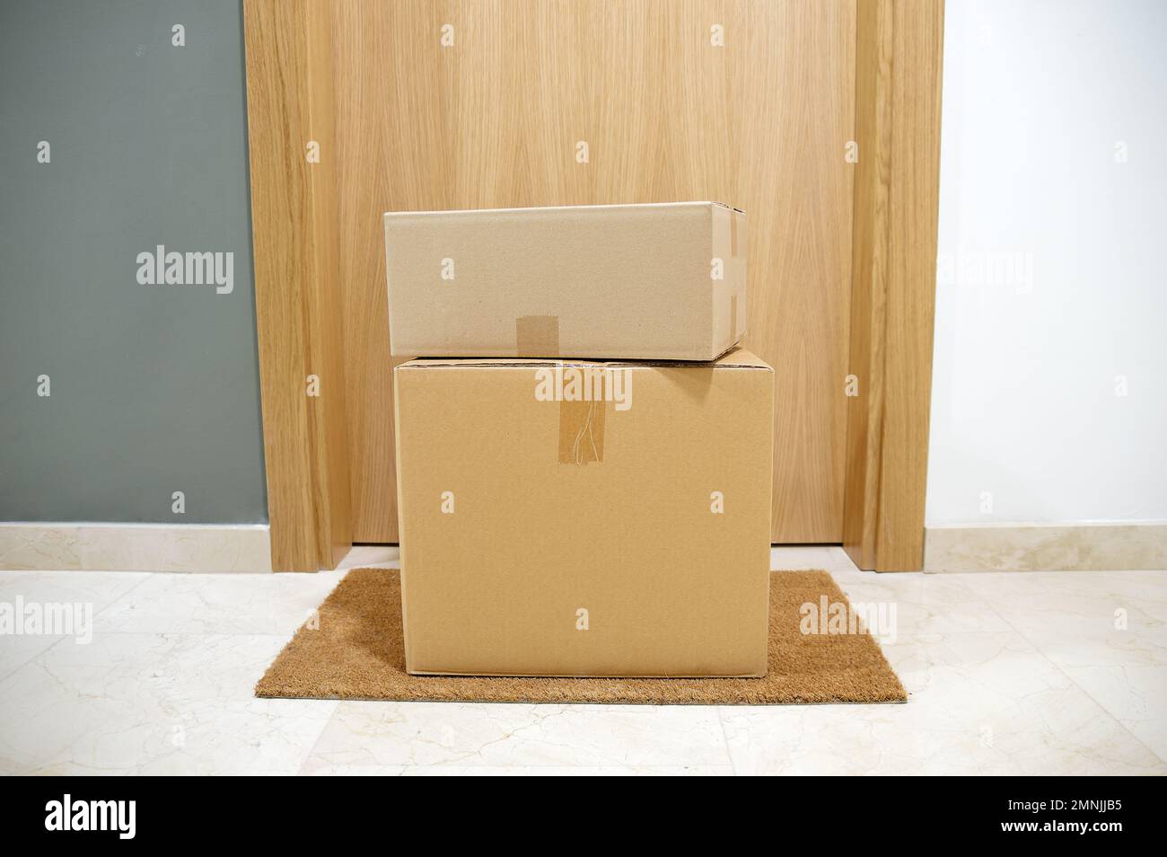 Carrier house box packaging hi-res stock photography and images - Alamy
