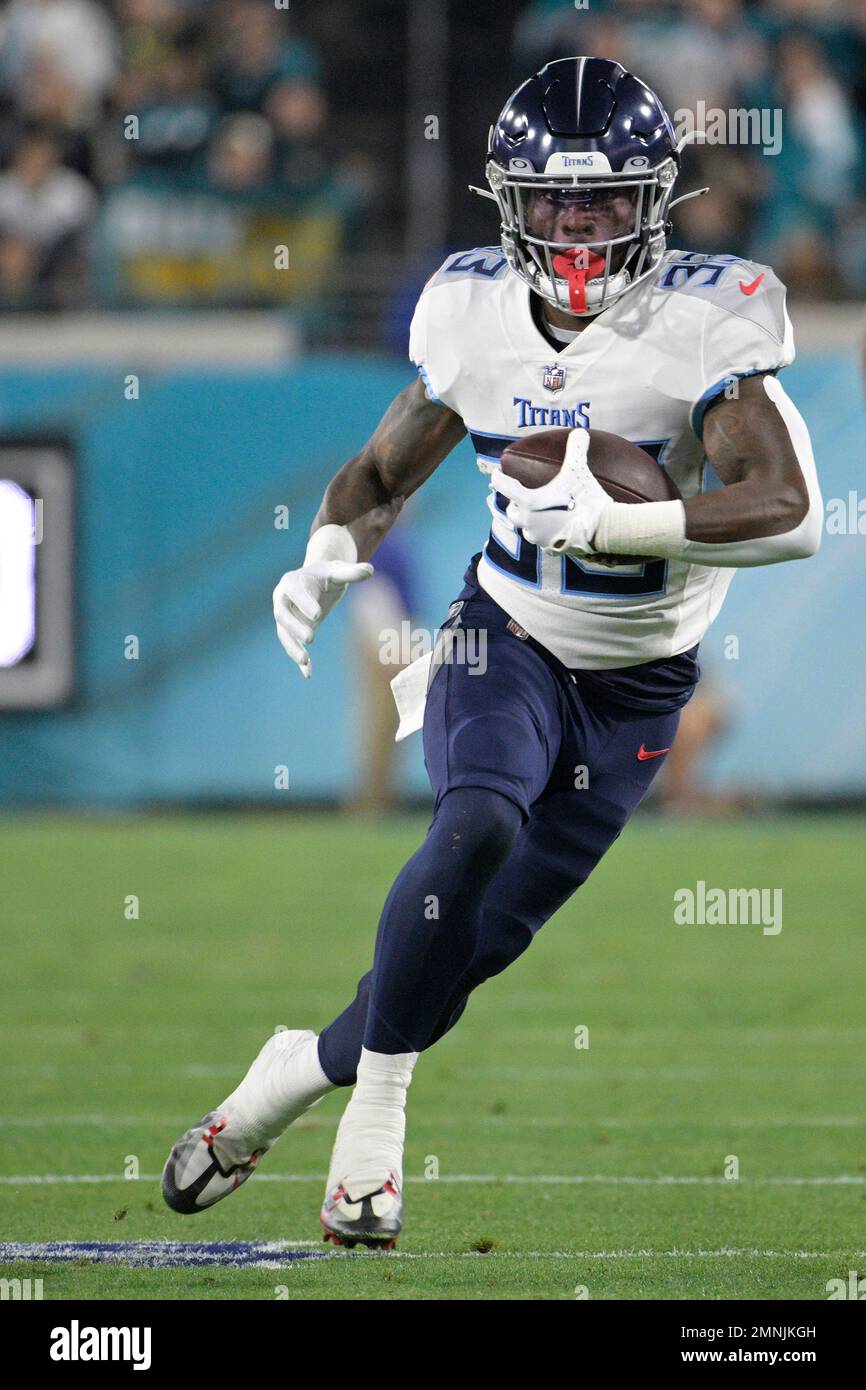 Tennessee Titans running back Jonathan Ward (33) runs after catching a ...