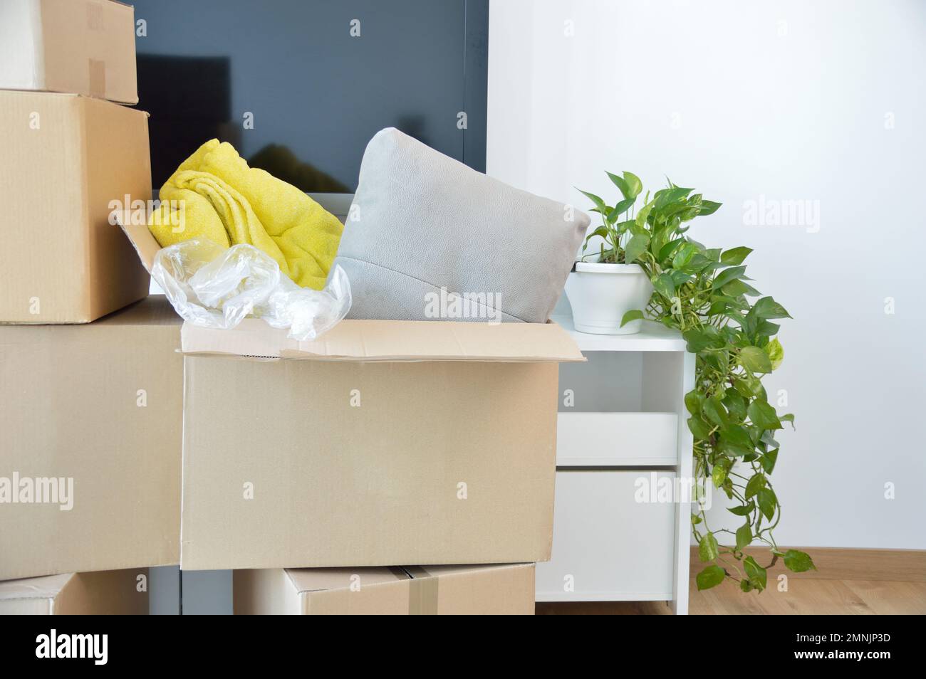 Flat pack boxes hi-res stock photography and images - Alamy