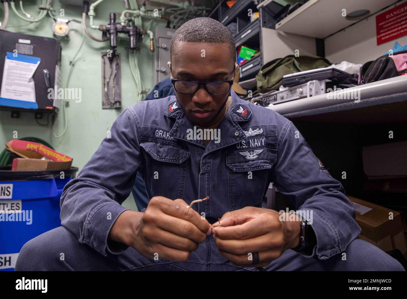 SAN DIEGO (Oct. 3, 2022) – Interior Communications Electrician 2rd ...