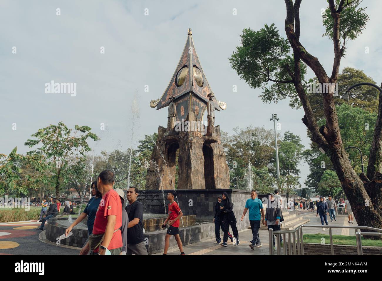Salatiga, Indonesia - Circa 2023: Residents exercise morning jogging ...