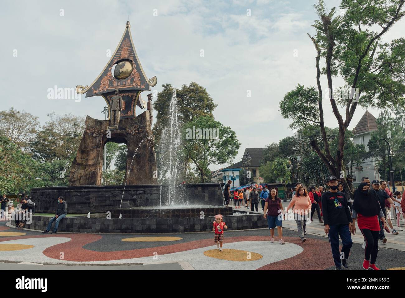 Salatiga, Indonesia - Circa 2023: Residents exercise morning jogging ...