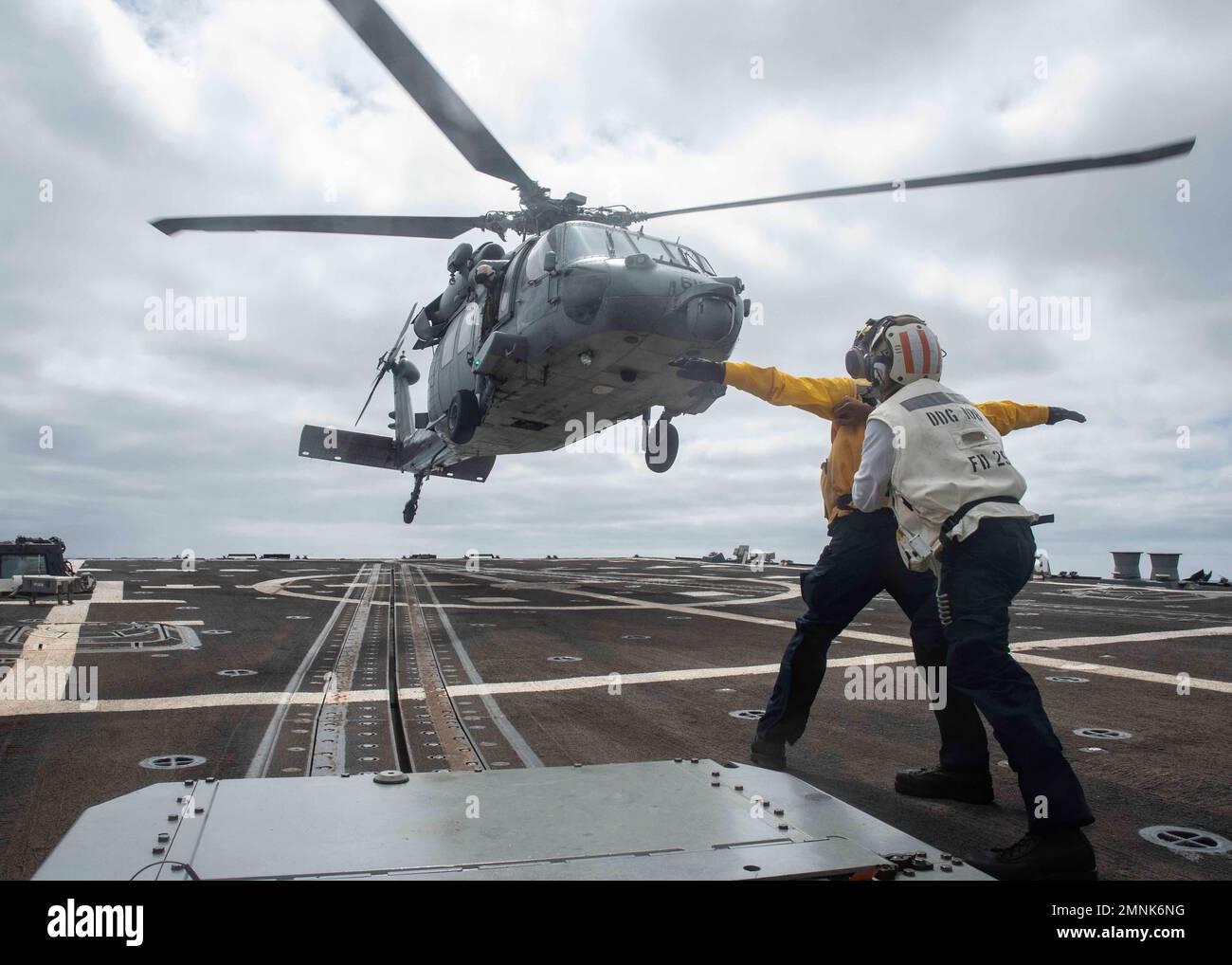 221003-N-XK462-1015 PACIFIC OCEAN (Oct. 3, 2022) U.S. Sailors direct an ...